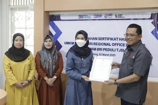 Rumah BUMN Bandung Serahkan 50 Sertifikasi Halal Bagi UMKM