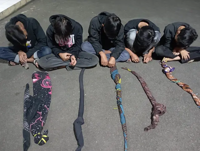 Sejarah Sarung Indonesia, Tak Sebatas Budaya Perang Sarung Anak-anak Belaka