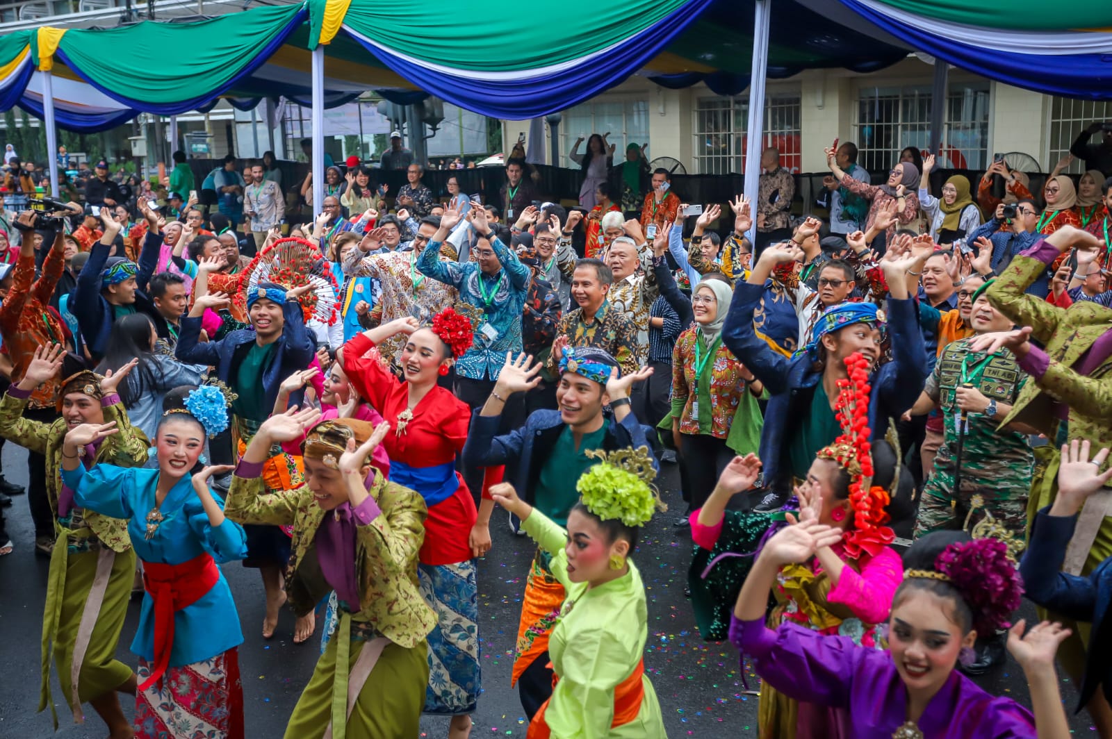 Kendati Disapa Hujan, Rangkaian Peringatan 69 Tahun KAA Tetap Disambut ...
