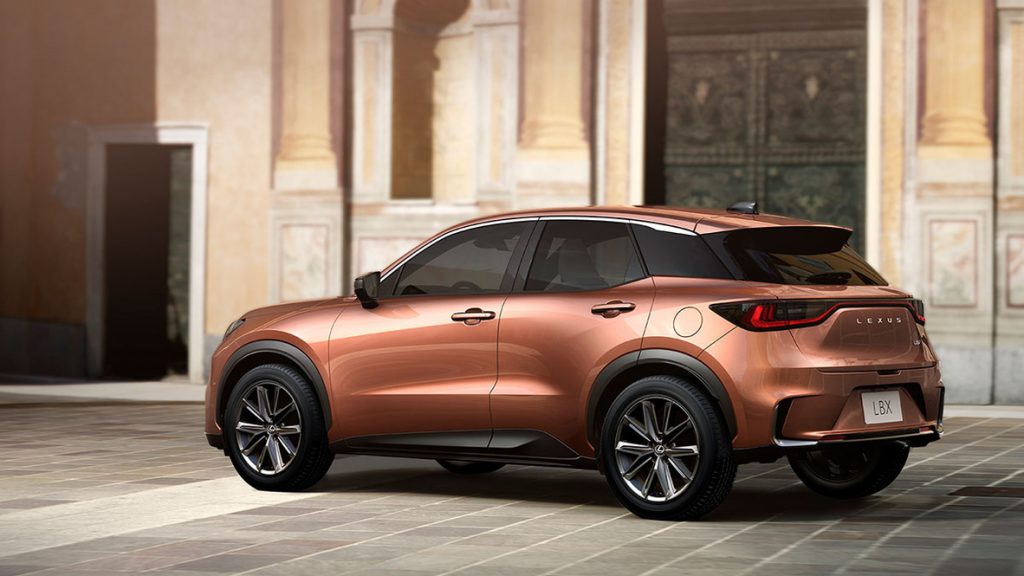 Lexus LBX Semarakkan GIIAS 2024 Bandung dengan Inovasi dan Kemewahan