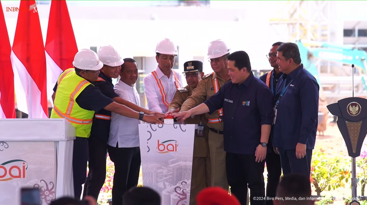 Injeksi Bauksit Perdana Smelter Grade Alumina Refinery di Mempawah ...