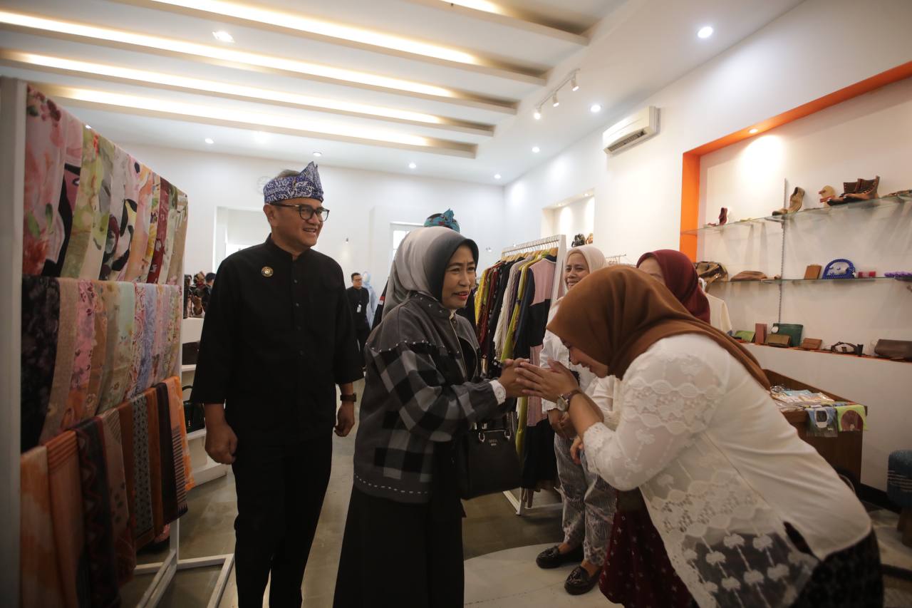 Dekranasda Kota Bandung Komitmen Terus Dorong UMKM Naik Kelas Dekranasda Kota Bandung Komitmen Terus Dorong UMKM Naik Kelas